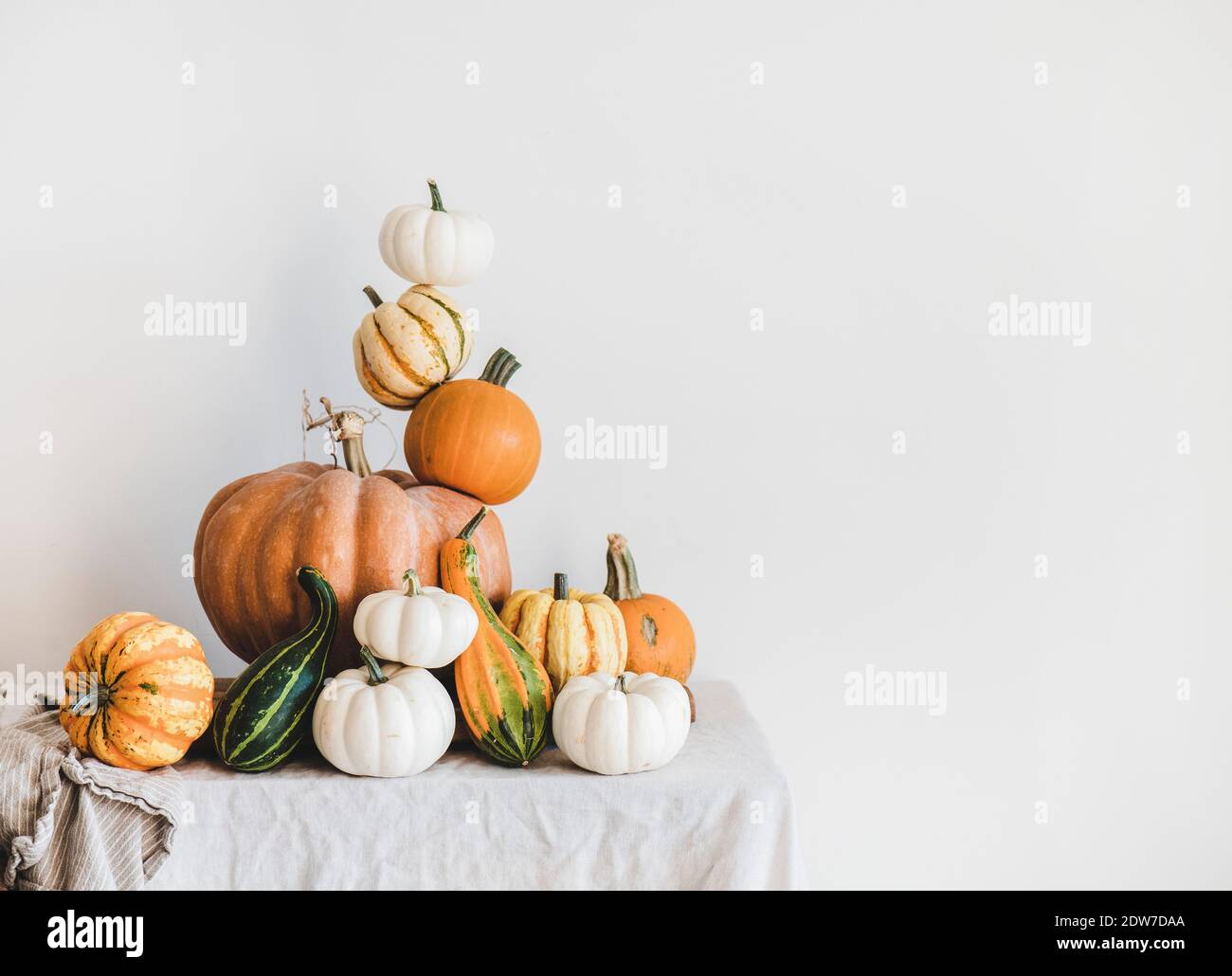 Pyramid composition hi-res stock photography and images - Alamy