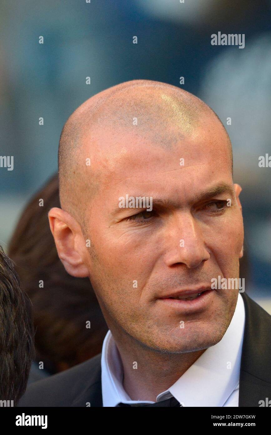 Real madrid assistant coach zinedine zidane hi-res stock photography ...