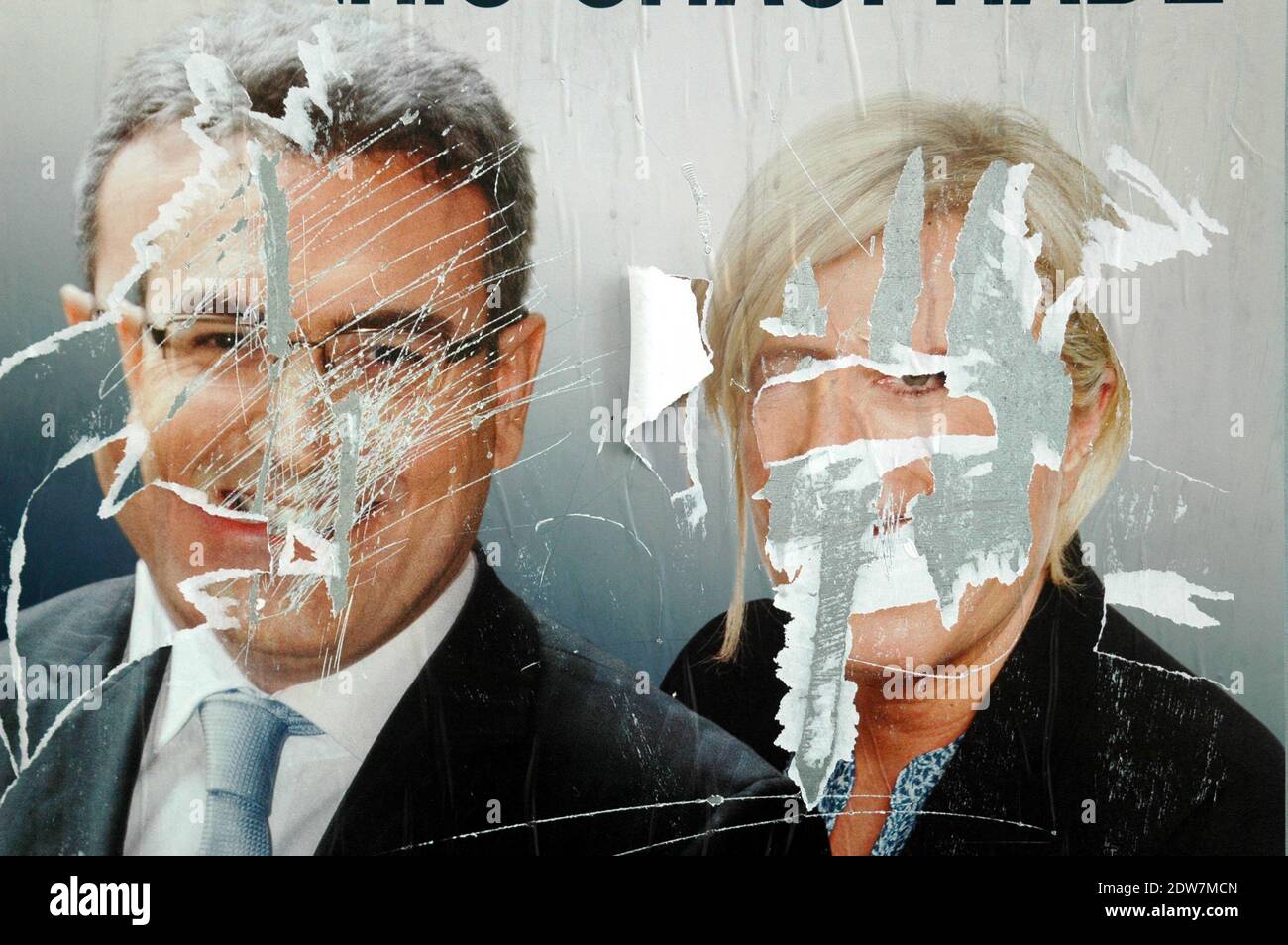 Affiche dechire hi-res stock photography and images - Alamy