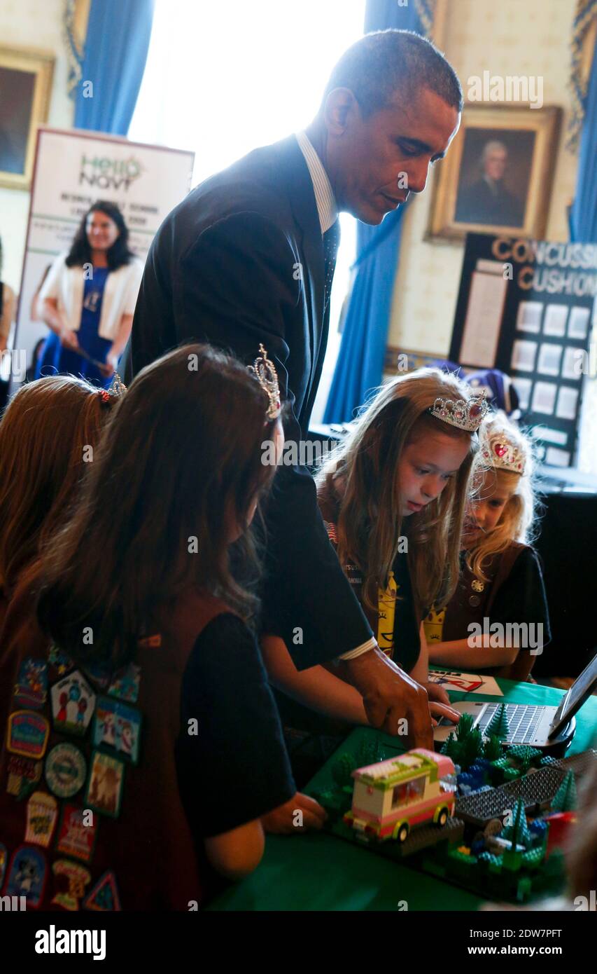 US President Barack Obama looks at the "flood-proof" bridge design ...