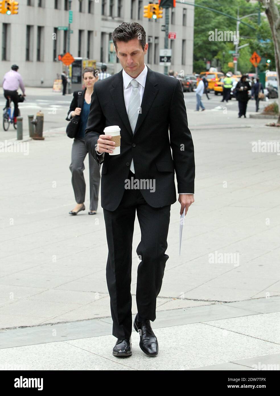 Bethenny Frankel's ex-husband Jason Hoppy is arriving at The Manhattan ...