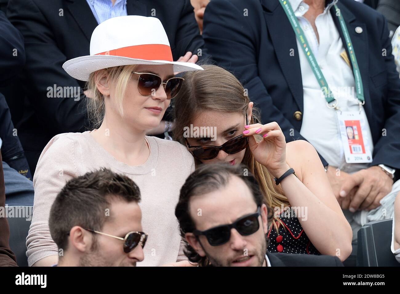 Julie Judd and Deborah Francois watchinges a eight-final game of the ...
