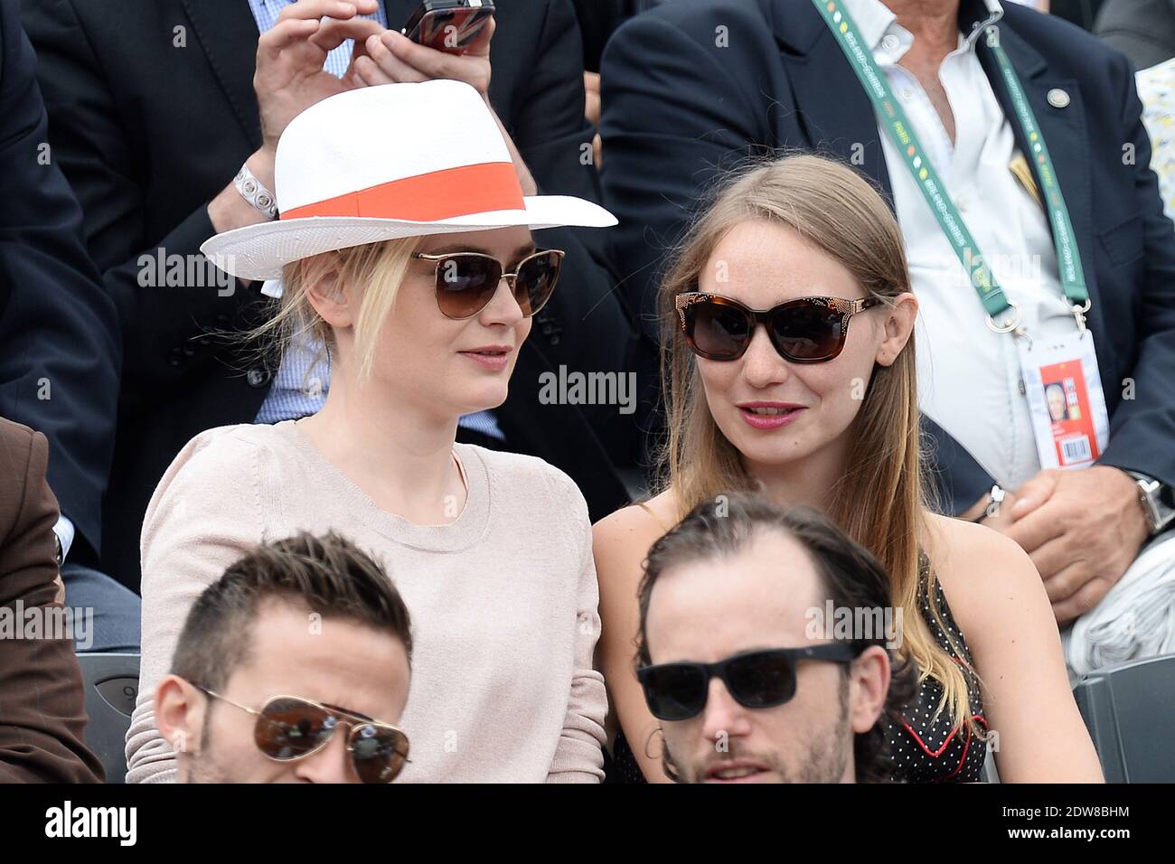 Julie Judd and Deborah Francois watchinges a eight-final game of the ...