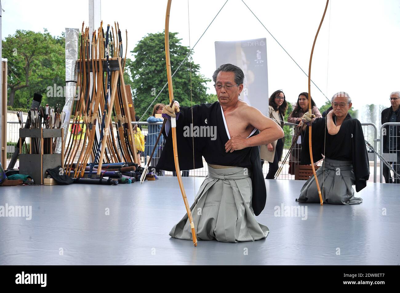 Kyudo japanese martial art archery hi-res stock photography and images ...