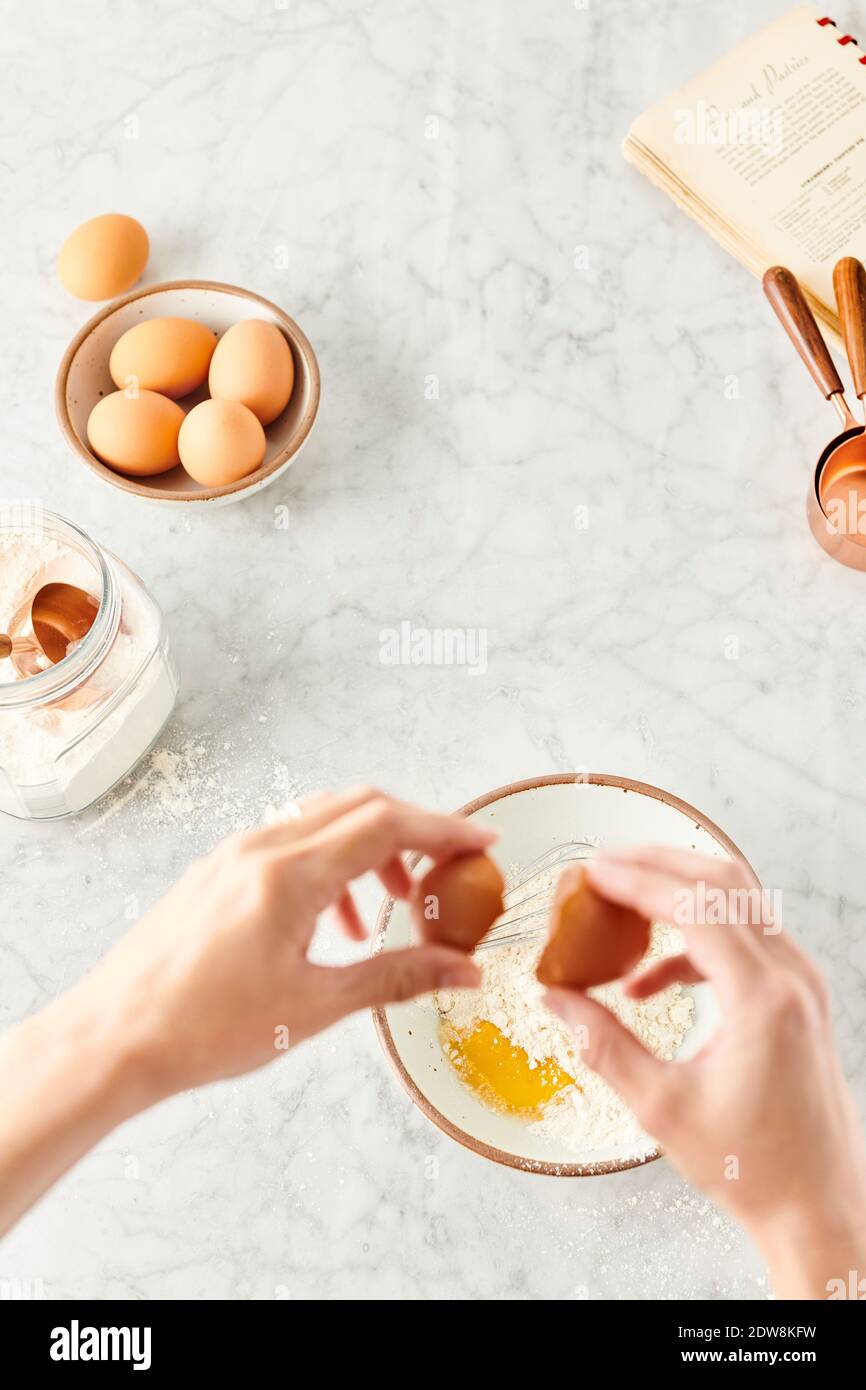 Hand measuring flour hi-res stock photography and images - Alamy