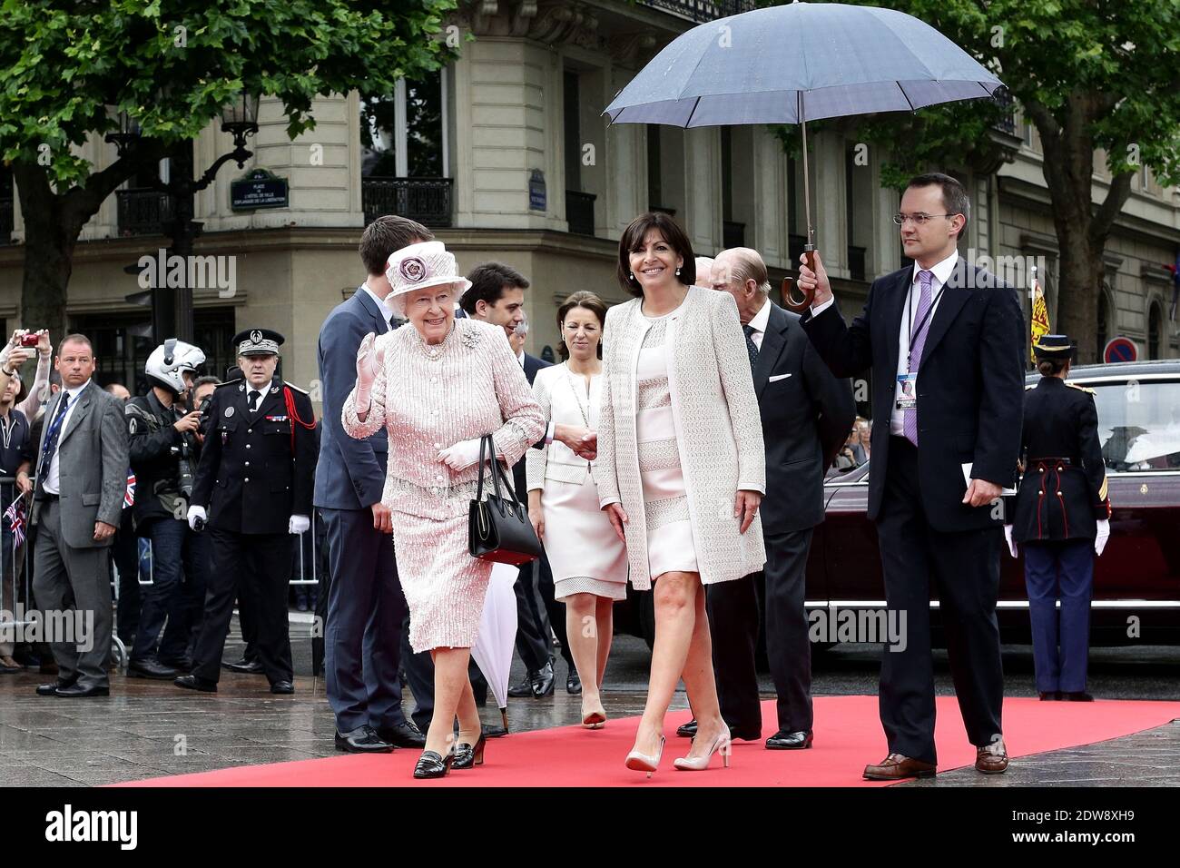 Hrh reine elizabeth hi-res stock photography and images - Alamy