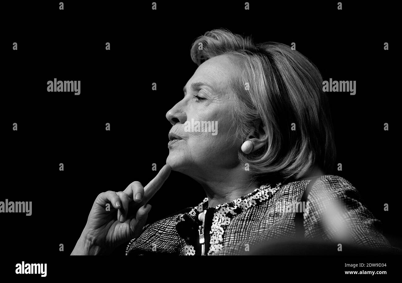 Portraits de profil Black and White Stock Photos & Images - Alamy