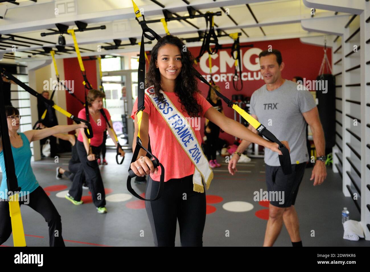 Miss France 2014, Flora Coquerel is trying TRX suspension training ... Miss France 2014, Flora Coquerel is trying TRX suspension training ...
