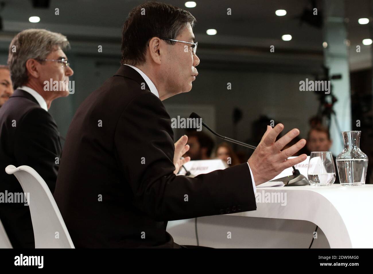 Siemens CEO Joe Kaeser and Mitsubishi Heavy Industries CEO Shunichi ...