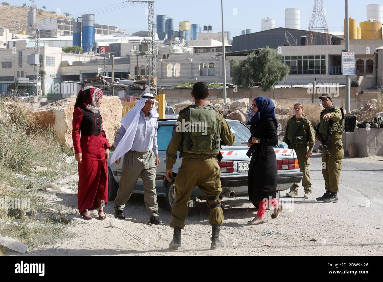 Israeli army checkpoint hi-res stock photography and images - Alamy