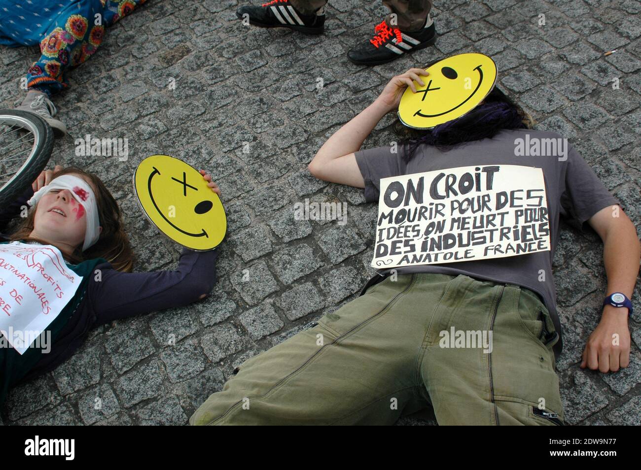 Peace activists dressed as soldiers clowns demonstrate by faking death ...