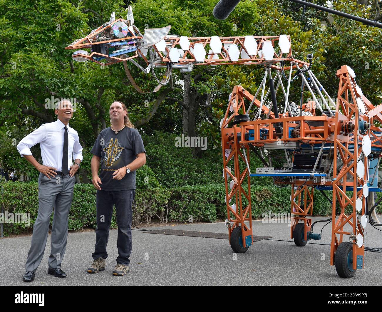 Robotic giraffe hi-res stock photography and images - Alamy