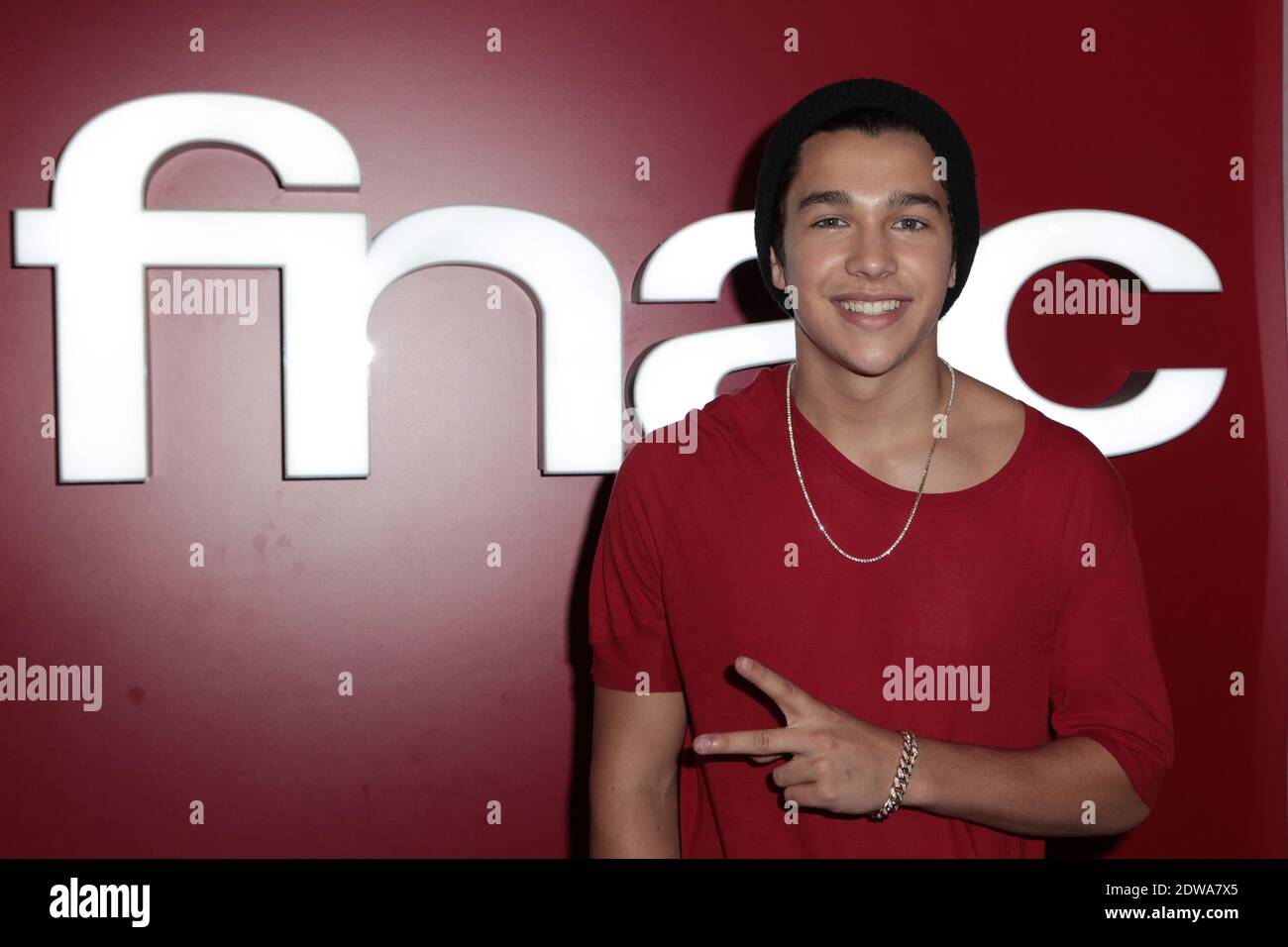 Austin Mahone meets his French fans at Fnac Les Ternes music store ...