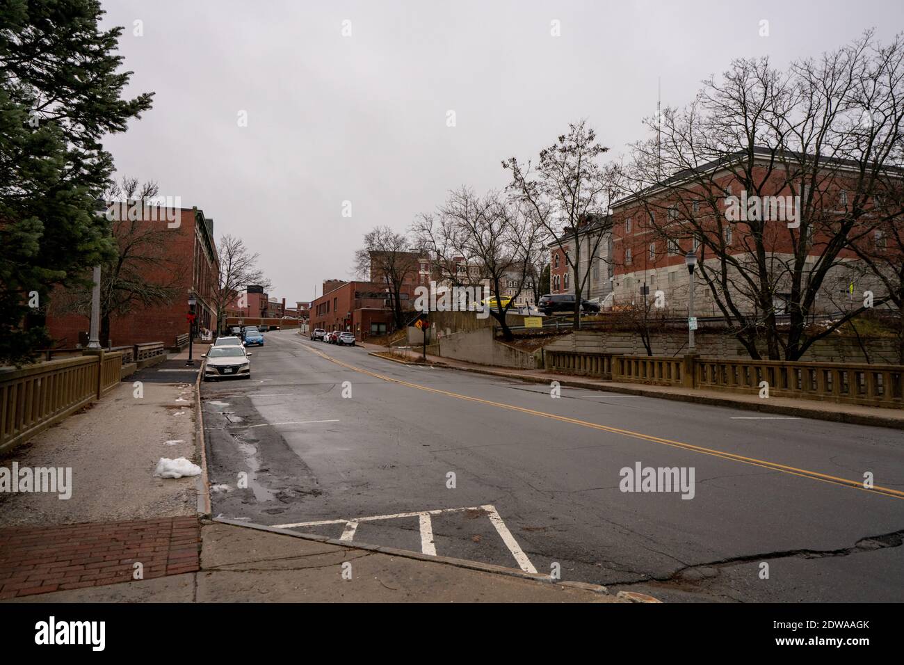 Winter street view hi-res stock photography and images - Alamy