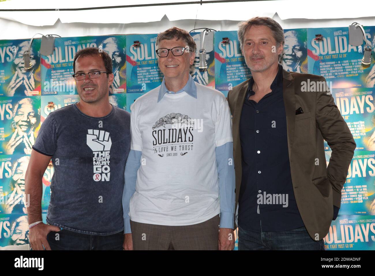 Luc Barruet, Bill Gates and Antoine De Caunes attending a Press ...