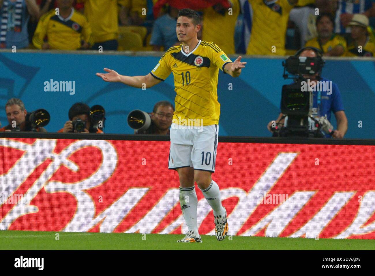 James rodriguez colombia brazil goal hi-res stock photography and ...