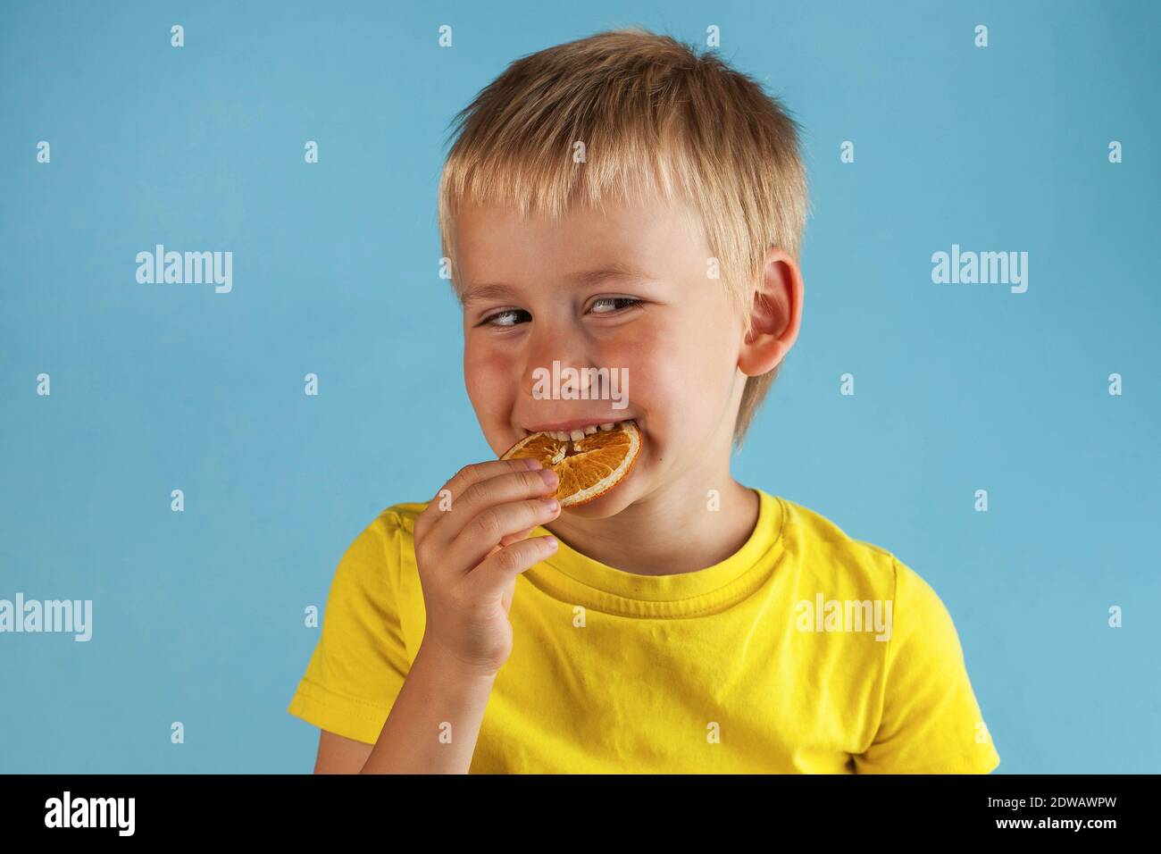 Boy eating orange slice hi-res stock photography and images - Alamy