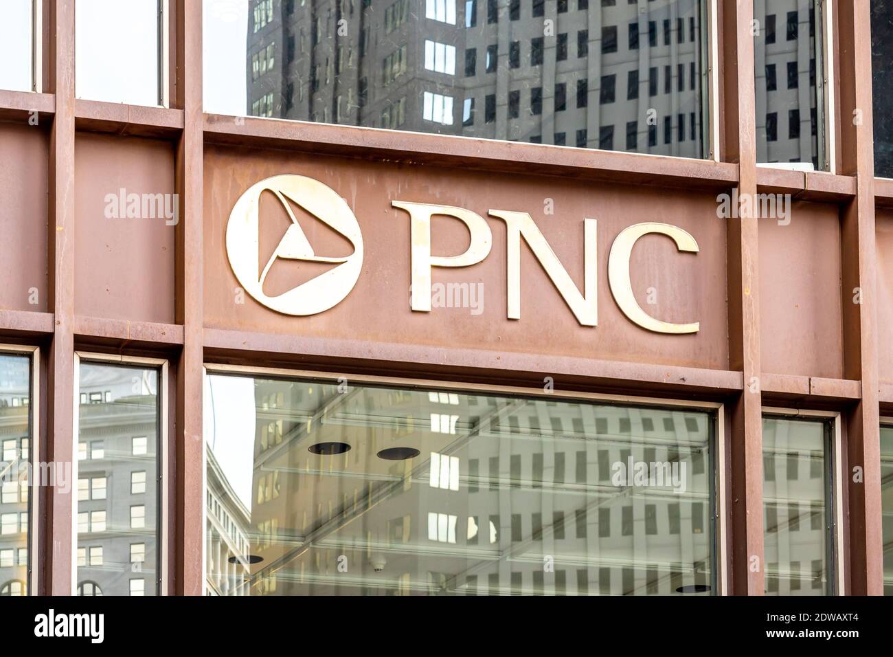 Pnc bank building hi-res stock photography and images - Alamy