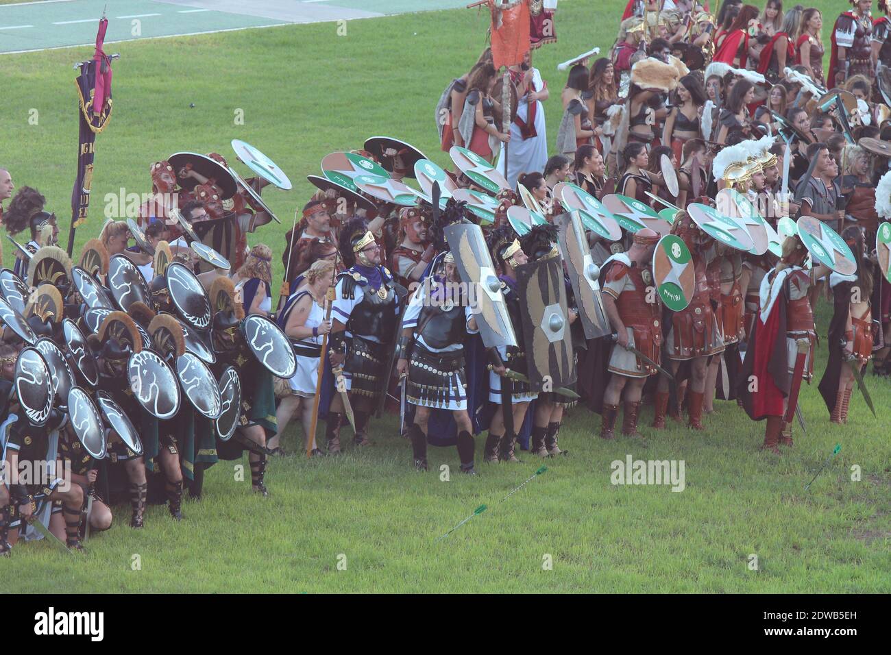 Soldiers shields and arrows hi-res stock photography and images - Alamy