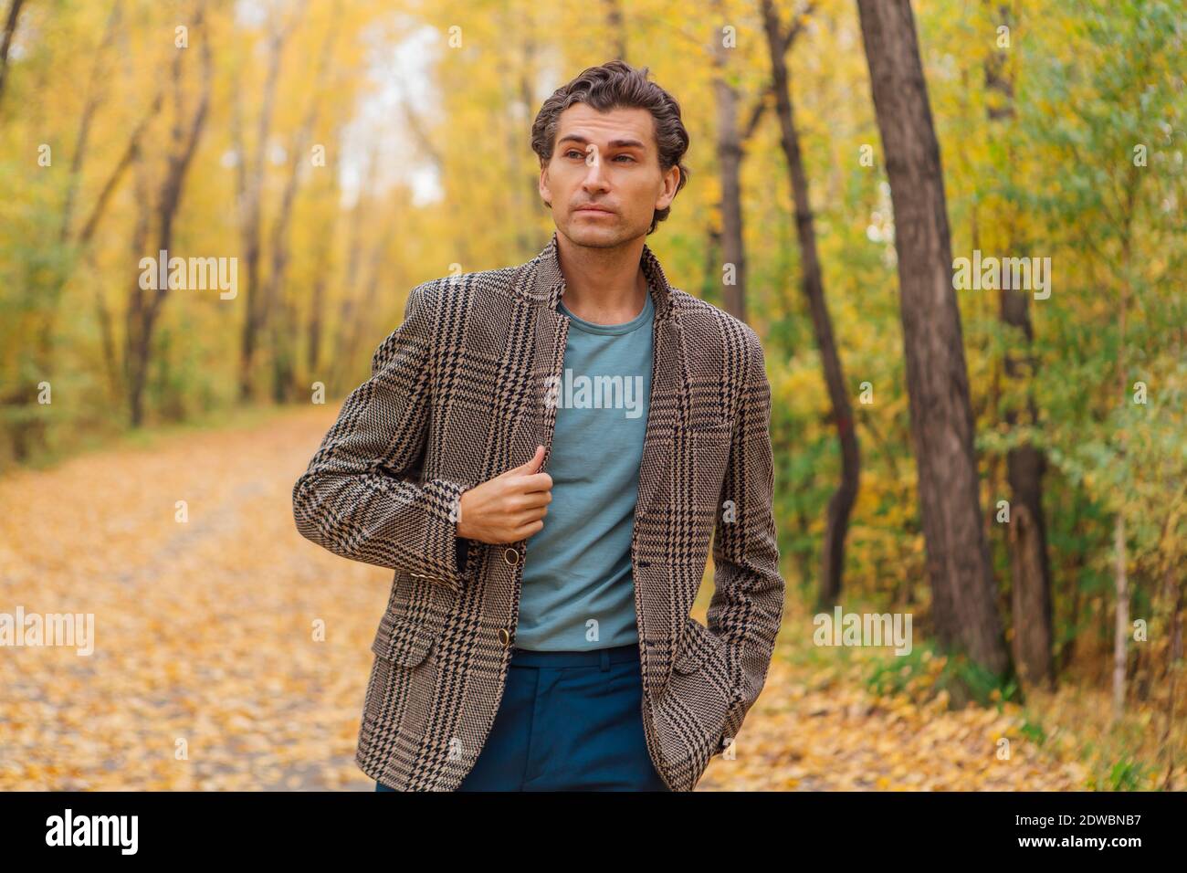 Tall handsome man dressed hi-res stock photography and images - Alamy