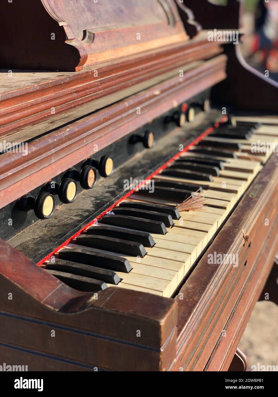 Old piano keys hi-res stock photography and images - Alamy