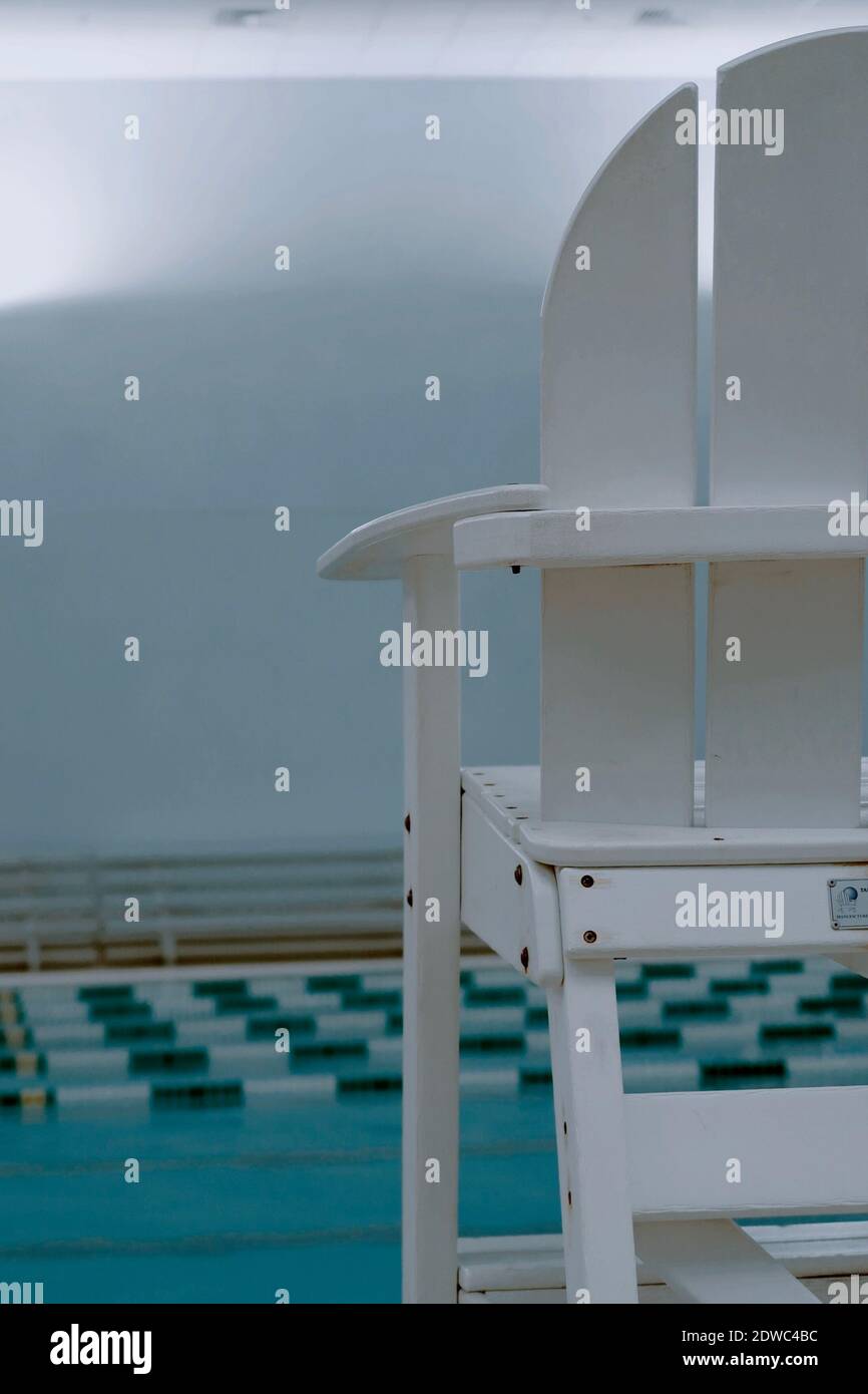 Lifeguard seat pool hi-res stock photography and images - Alamy