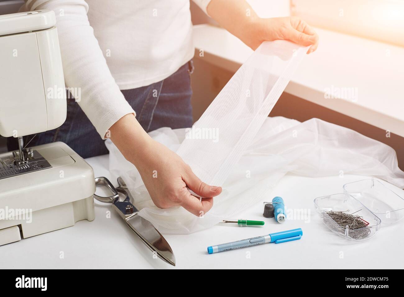 Hand sewing clothes hi-res stock photography and images - Alamy