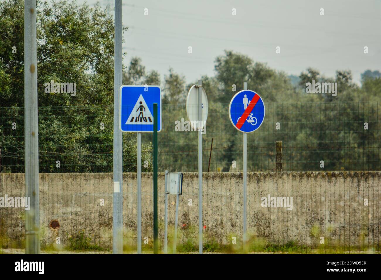 Green color signals hi-res stock photography and images - Alamy