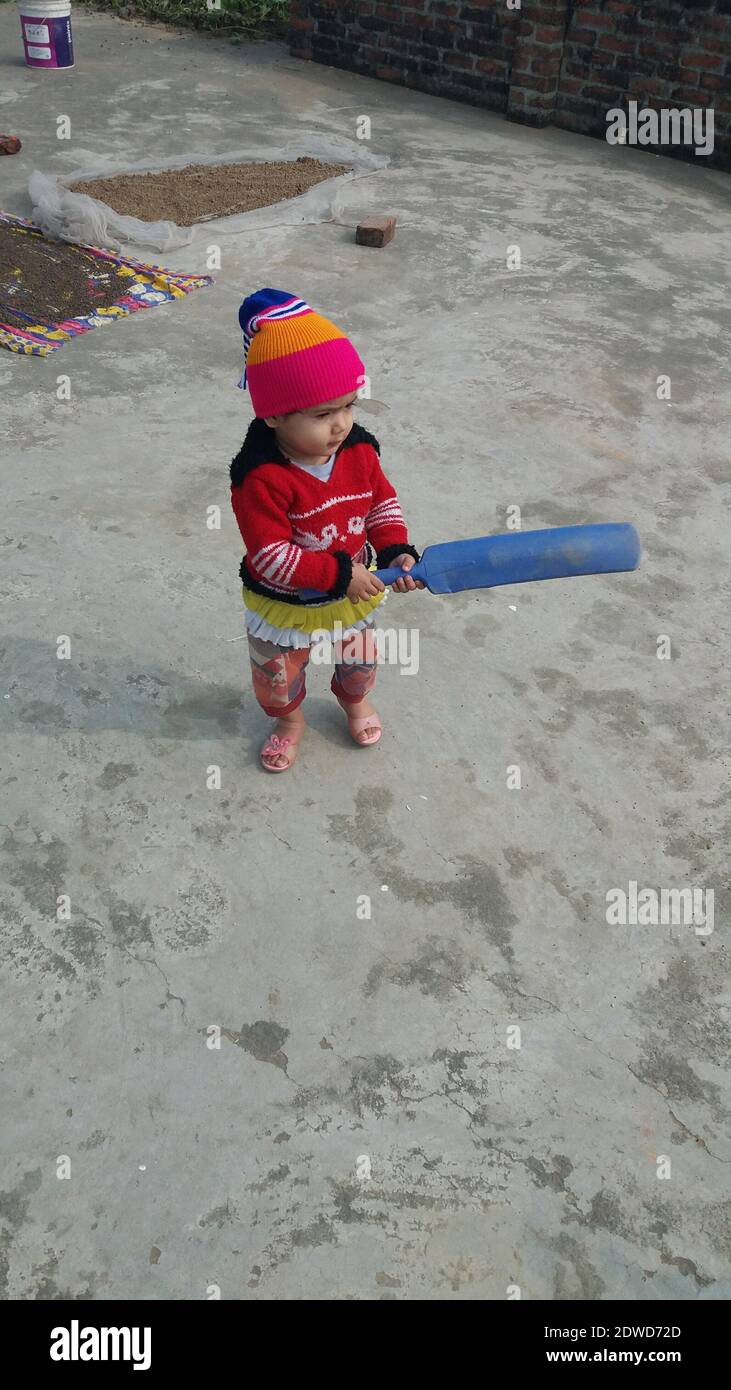 Girls cricket hi-res stock photography and images - Alamy