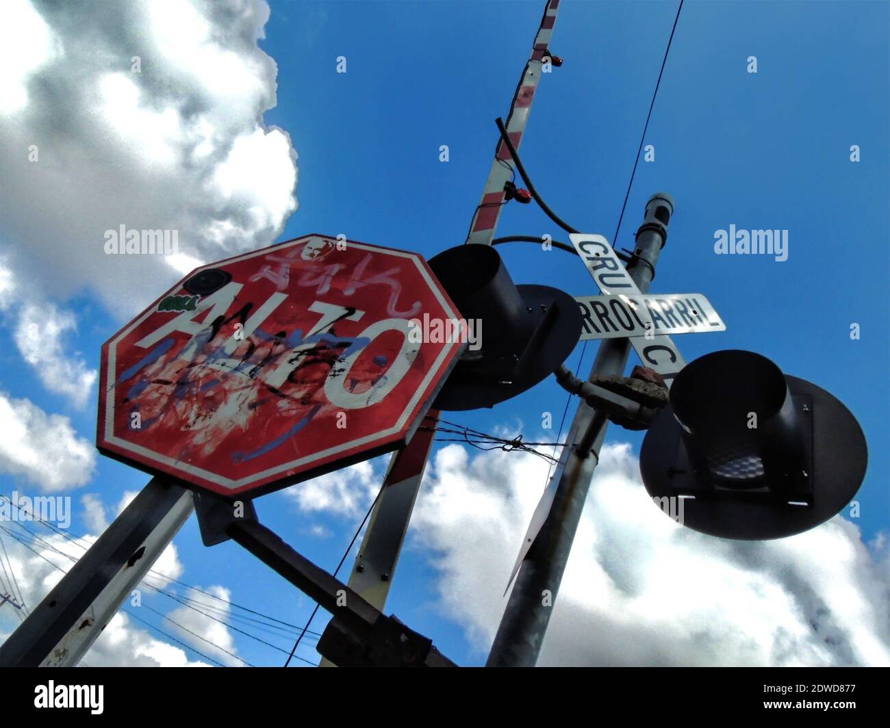 Abandoned railroad crossing sign hi-res stock photography and images ...