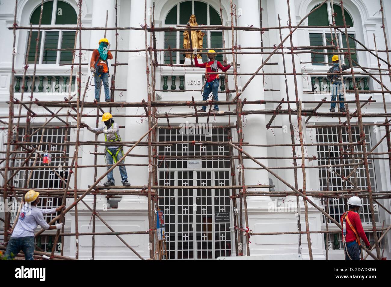 Singapore Construction Workers High Resolution Stock Photography and ...