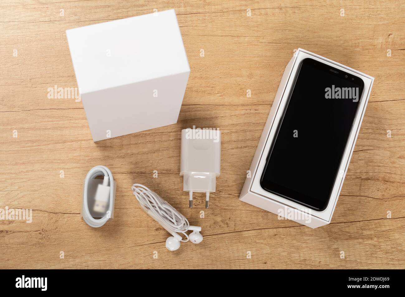 Birthday unboxing hi-res stock photography and images - Alamy