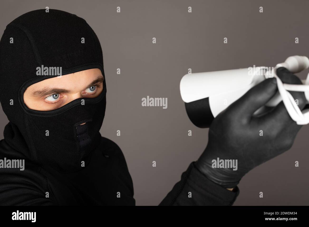 Robbery, camera footage hi-res stock photography and images - Alamy