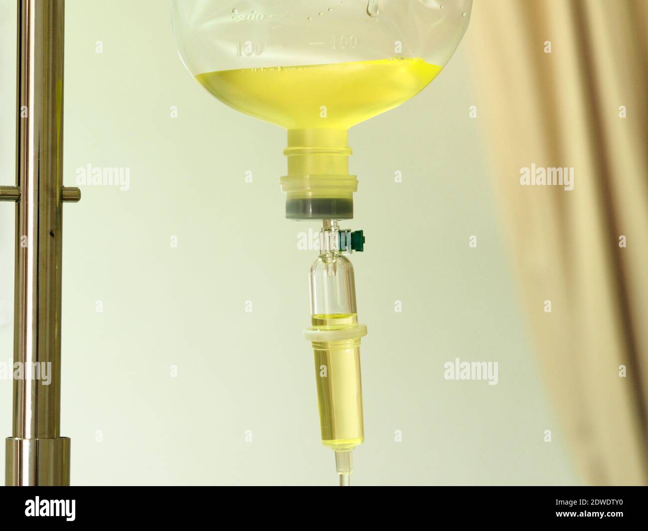 Iv drip vitamin hi-res stock photography and images - Alamy