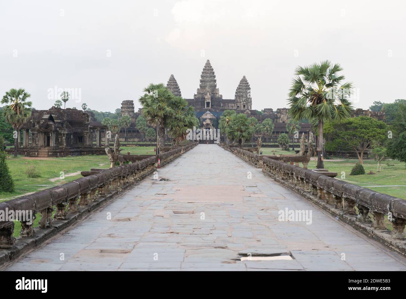 angkor wat ,main entrance view Stock Photo - Alamy