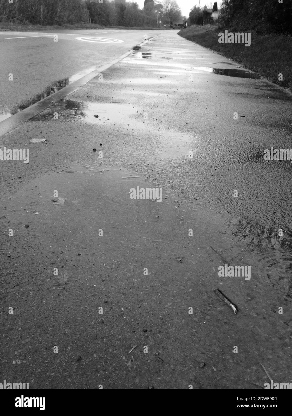 Wet road sign Black and White Stock Photos & Images - Alamy