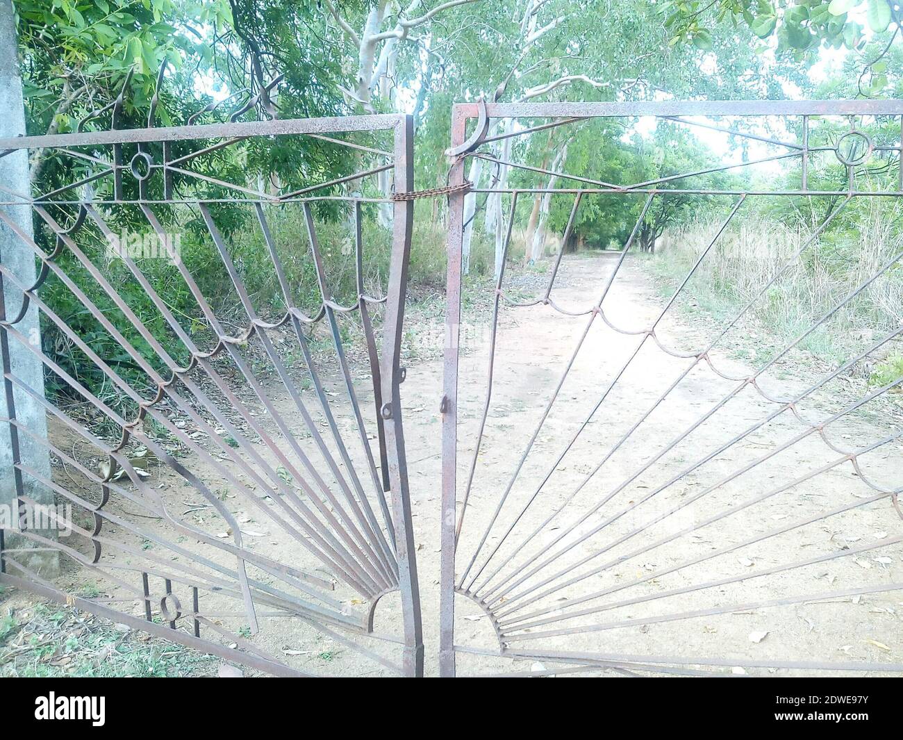 Old rusty metal gate hi-res stock photography and images - Alamy