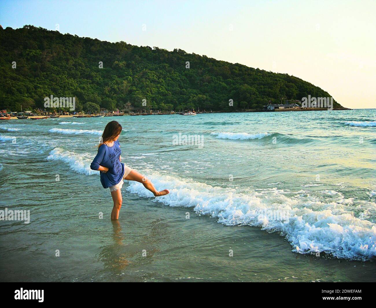 Dancing wave hi-res stock photography and images - Alamy