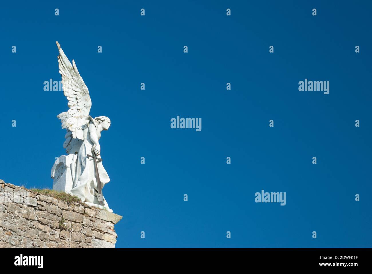 Exterminating angel statue hi-res stock photography and images - Alamy