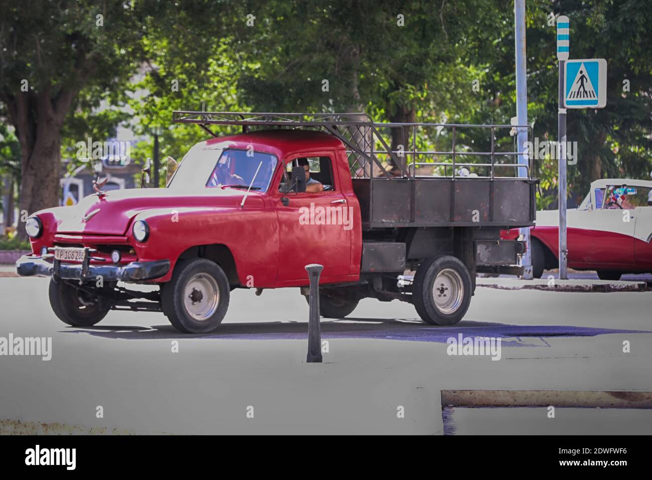 Convertible car with tourists on a tour of Havana's colonial facades on ...