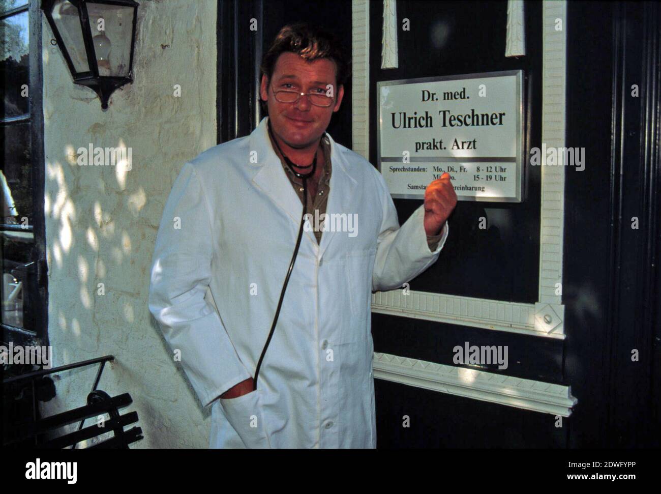 Serie arzt hi-res stock photography and images - Alamy