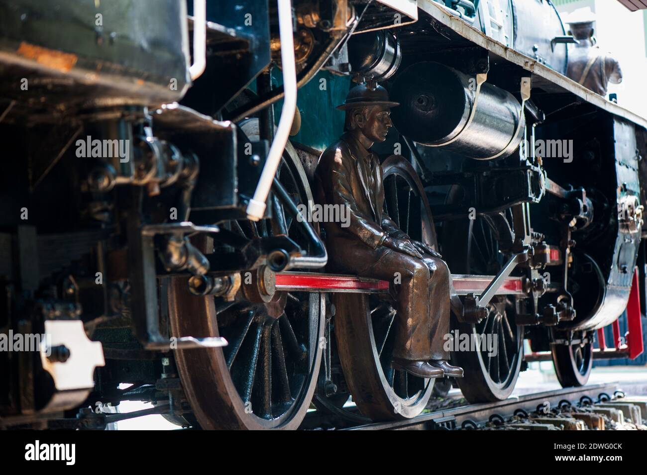 Steam engine statue hi-res stock photography and images - Alamy