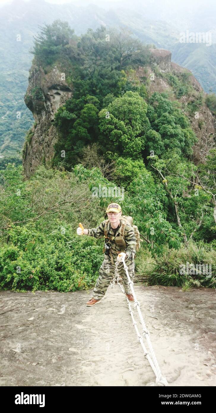 Full length army soldier standing hi-res stock photography and images ...