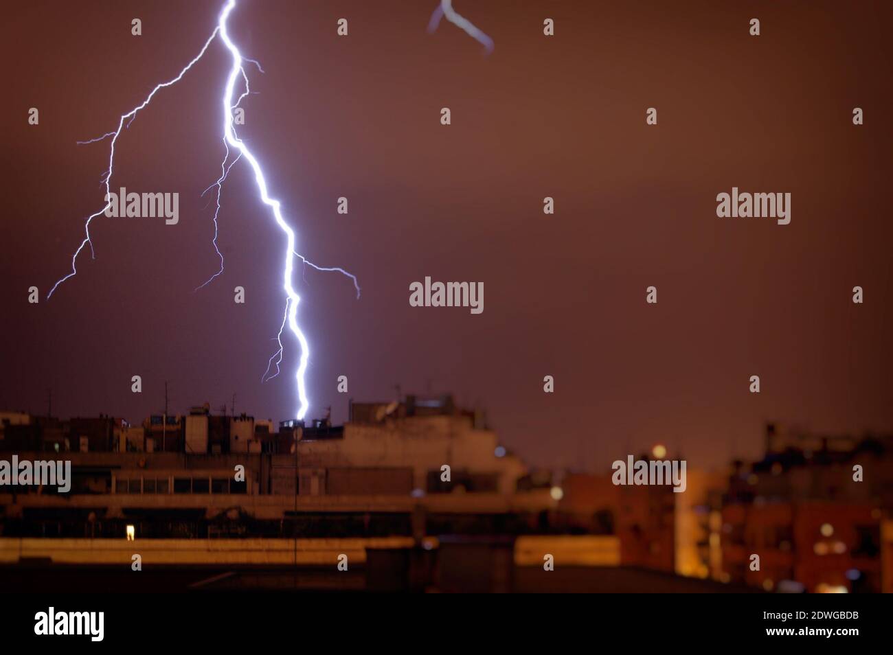 Lightning Over Buildings High Resolution Stock Photography and Images ...