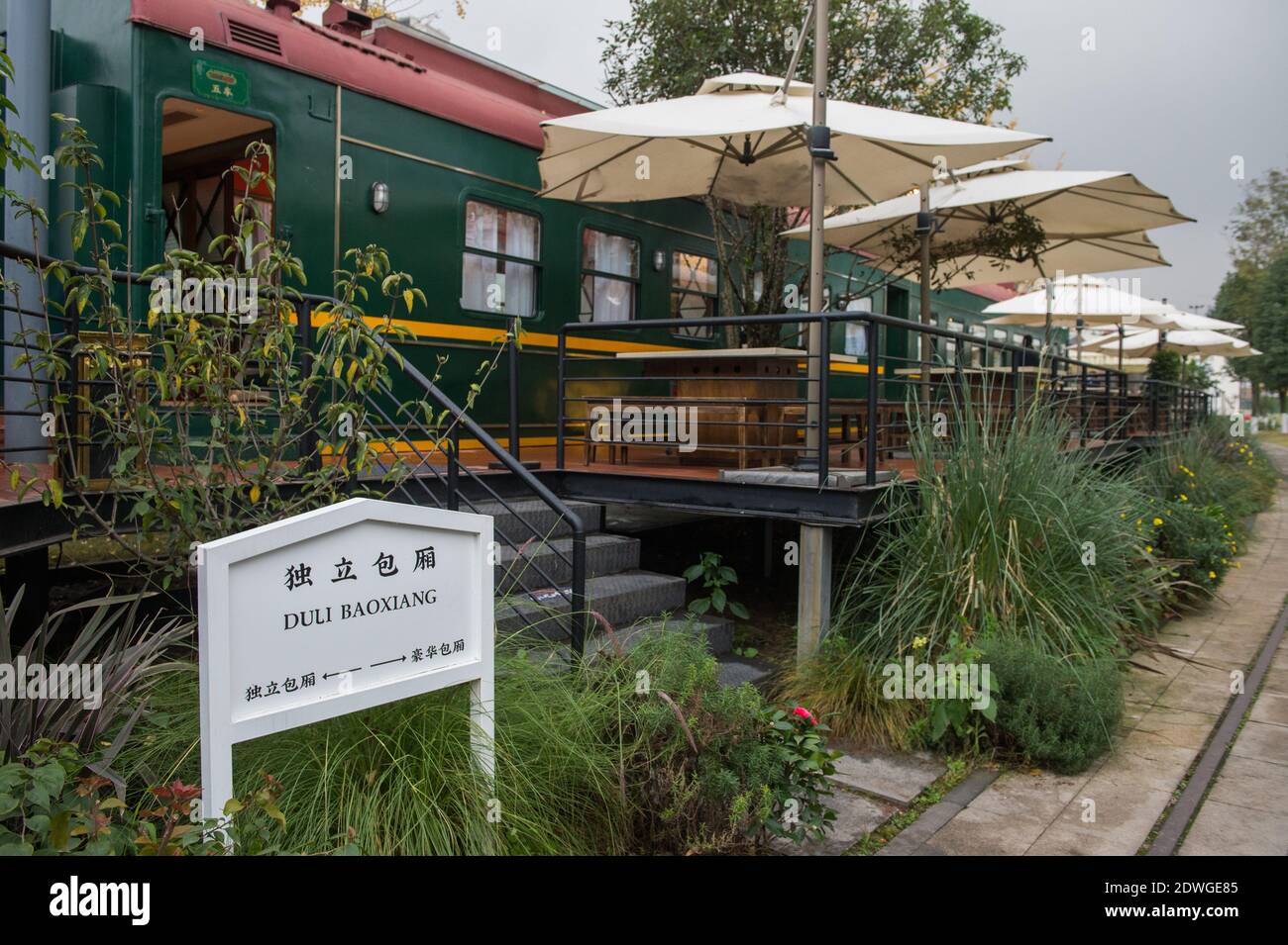 The hot pot theme restaurant becomes popular, which is decorated with 5 ...