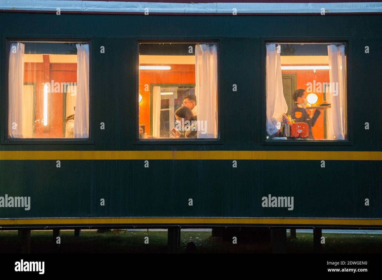 The hot pot theme restaurant becomes popular, which is decorated with 5 ...