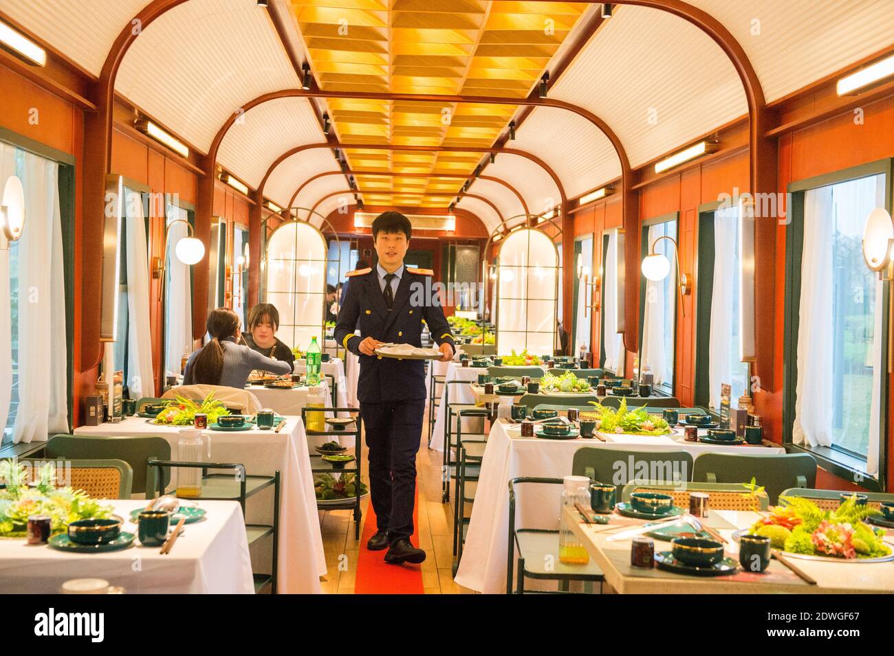 The hot pot theme restaurant becomes popular, which is decorated with 5 ...