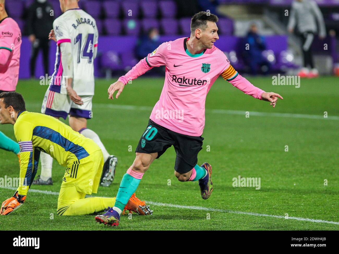 Lionel messi barcelona goal 2020 hi-res stock photography and images ...