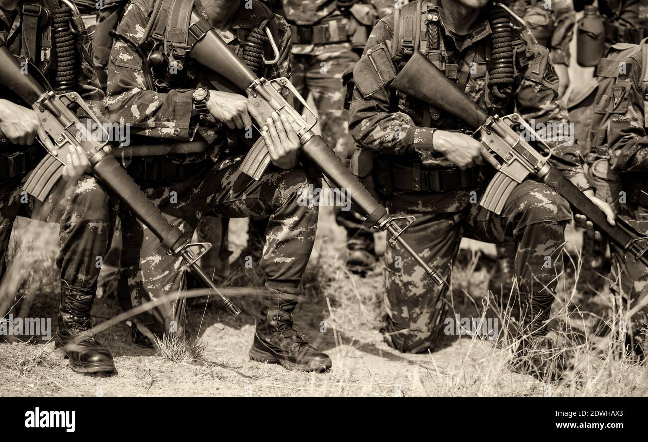 Army soldier uniform weapon holding kneeling military hi-res stock ...