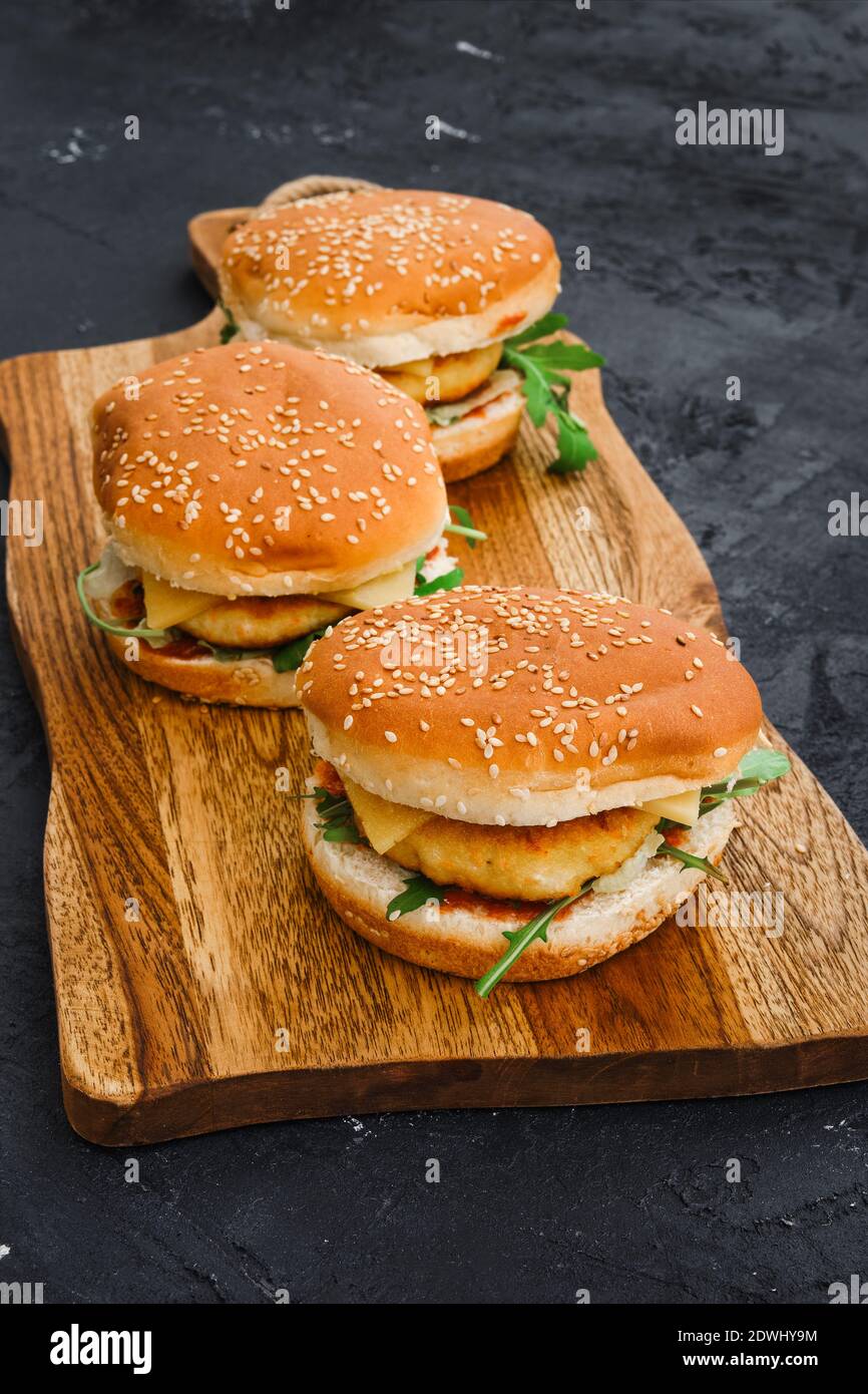Chicken burger bun sandwich hi-res stock photography and images - Alamy
